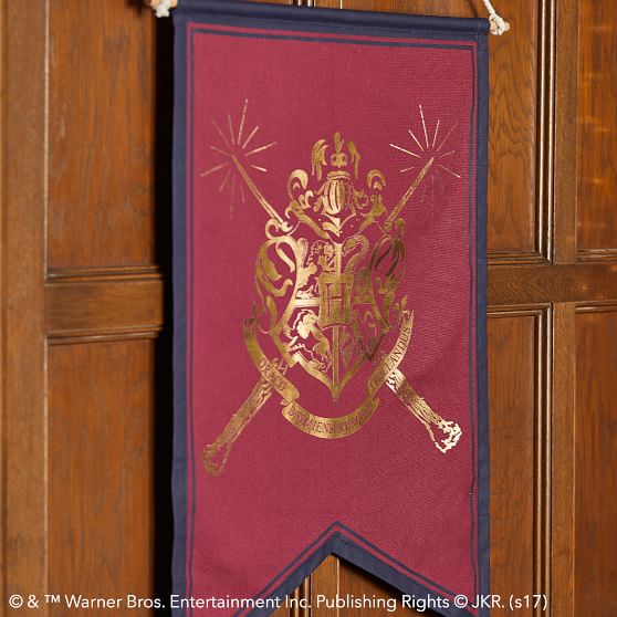 HARRY POTTER™ HOGWARTS™ Crest Scroll | PBteen